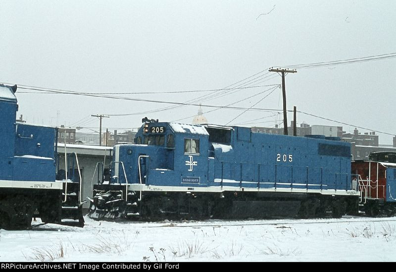 B&M 205(GP38-2)